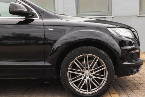 Black Audi Q7 2014 in Ventspils, with an engine capacity of 3.00 L and mileage of 246 thousand km for 12500 €, photo 9 on AUTOMOTO.COM.LV