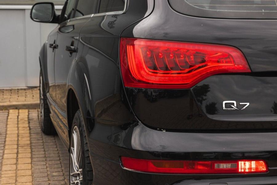 Black Audi Q7 2014 in Ventspils, with an engine capacity of 3.00 L and mileage of 246 thousand km for 12500 €, photo 12 on AUTOMOTO.COM.LV