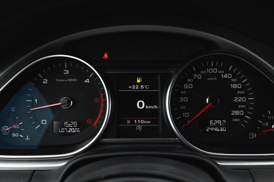 Black Audi Q7 2014 in Ventspils, with an engine capacity of 3.00 L and mileage of 246 thousand km for 12500 €, photo 21 on AUTOMOTO.COM.LV