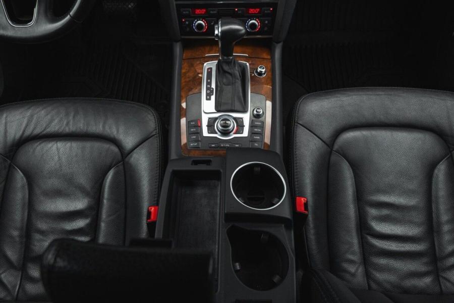 Black Audi Q7 2014 in Ventspils, with an engine capacity of 3.00 L and mileage of 246 thousand km for 12500 €, photo 23 on AUTOMOTO.COM.LV