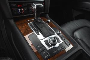 Black Audi Q7 2014 in Ventspils, with an engine capacity of 3.00 L and mileage of 246 thousand km for 12500 €, photo 24 on AUTOMOTO.COM.LV