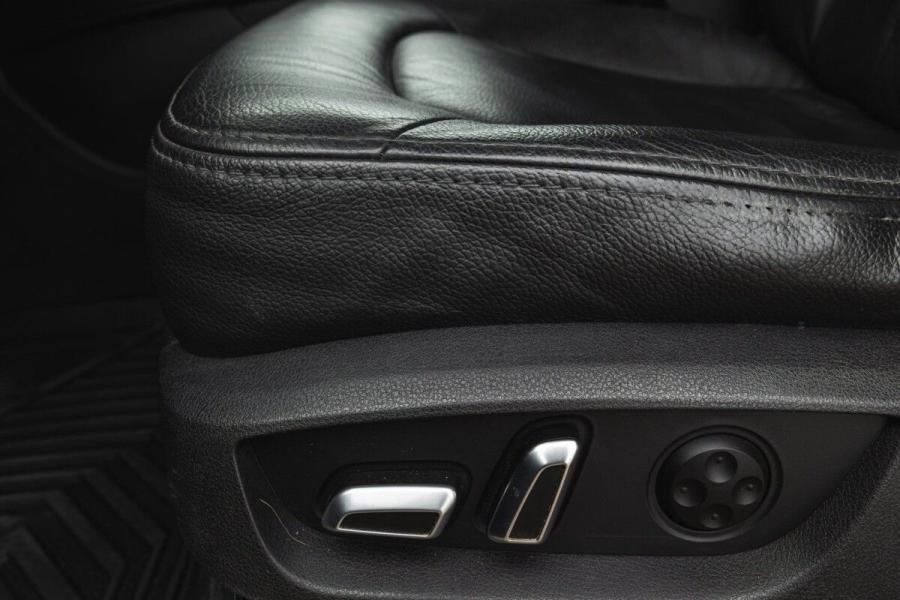 Black Audi Q7 2014 in Ventspils, with an engine capacity of 3.00 L and mileage of 246 thousand km for 12500 €, photo 28 on AUTOMOTO.COM.LV