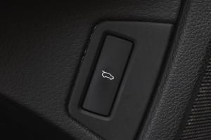 Black Audi Q7 2014 in Ventspils, with an engine capacity of 3.00 L and mileage of 246 thousand km for 12500 €, photo 32 on AUTOMOTO.COM.LV
