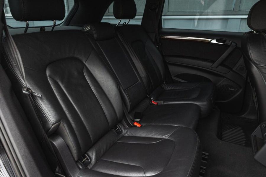 Black Audi Q7 2014 in Ventspils, with an engine capacity of 3.00 L and mileage of 246 thousand km for 12500 €, photo 35 on AUTOMOTO.COM.LV