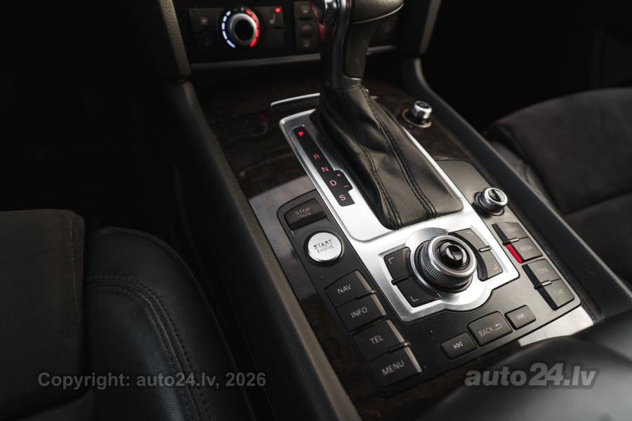 Melns Audi Q7 2014 Tartu, ar dzinēja tilpumu 3.00 L un nobraukumu 185 tūkst. km par 17900 €, foto 13 vietnē AUTOMOTO.COM.LV
