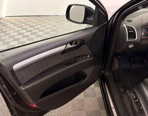 Melns Audi Q7 2014 Marijampole, ar dzinēja tilpumu 2.97 L un nobraukumu 256 tūkst. km par 13999 €, foto 11 vietnē AUTOMOTO.COM.LV