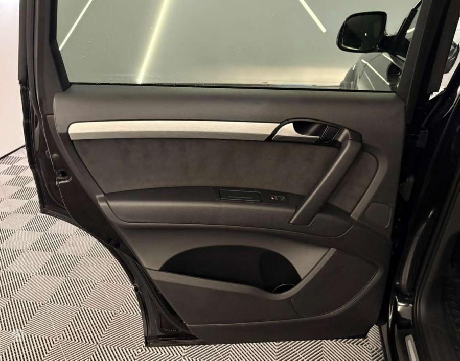 Melns Audi Q7 2014 Marijampole, ar dzinēja tilpumu 2.97 L un nobraukumu 256 tūkst. km par 13999 €, foto 19 vietnē AUTOMOTO.COM.LV