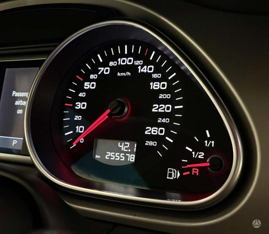 Melns Audi Q7 2014 Marijampole, ar dzinēja tilpumu 2.97 L un nobraukumu 256 tūkst. km par 13999 €, foto 25 vietnē AUTOMOTO.COM.LV