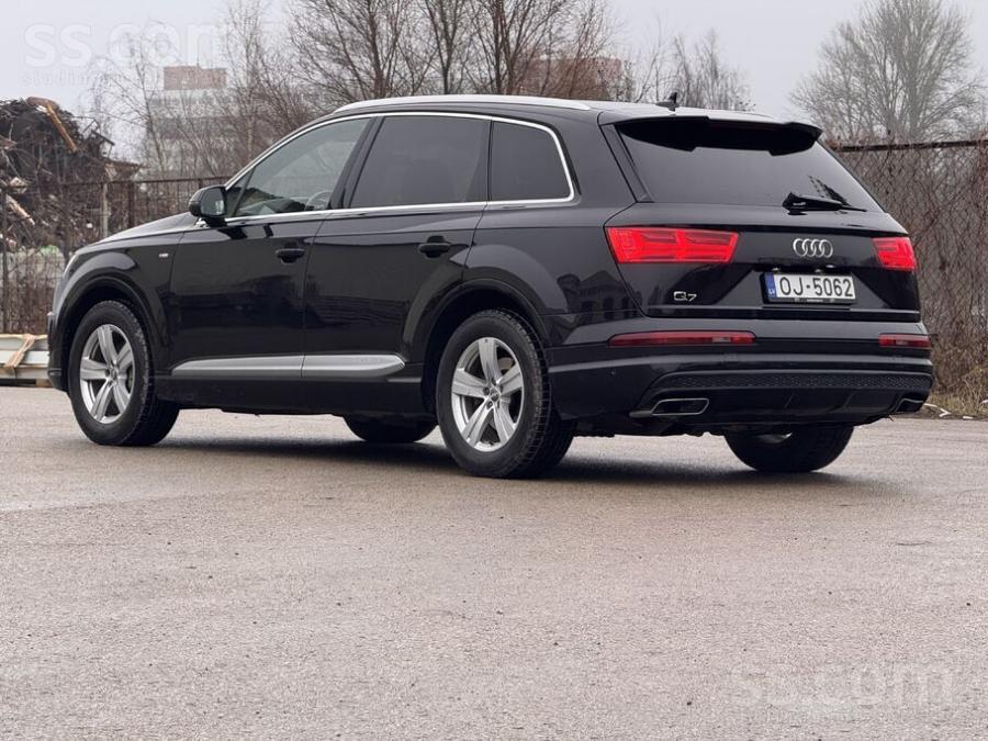Black Audi Q7 2015 in Riga, with an engine capacity of 3.00 L and mileage of 148 thousand km for 32500 €, photo 3 on AUTOMOTO.COM.LV