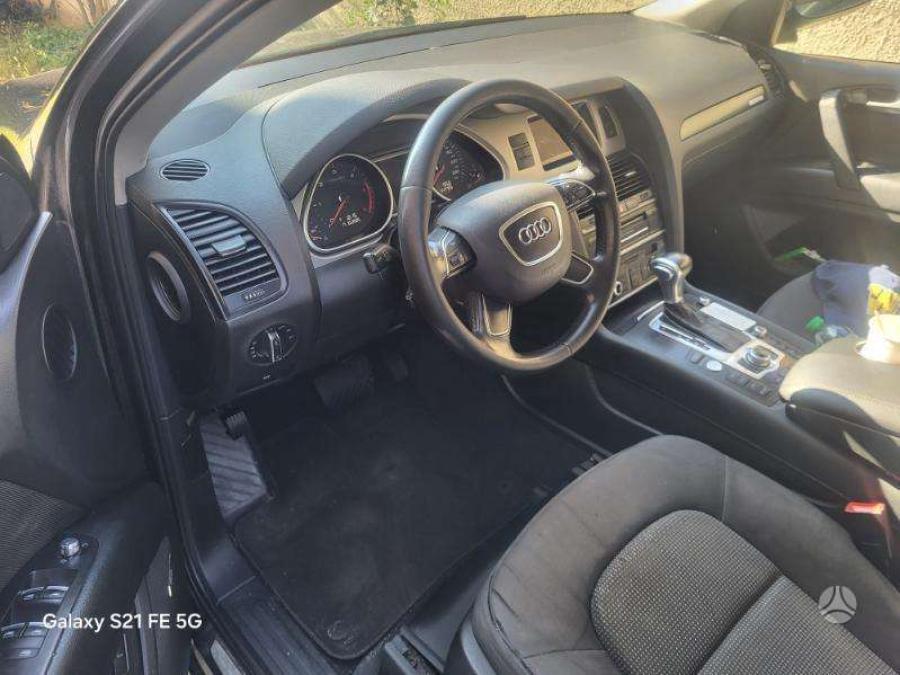 Black Audi Q7 2015 in Vilnius, with an engine capacity of 2.97 L and mileage of 250 thousand km for 12900 €, photo 5 on AUTOMOTO.COM.LV