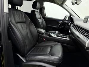 Black Audi Q7 2015 in Avizieniai, with an engine capacity of 3.00 L and mileage of 251 thousand km for 19900 €, photo 15 on AUTOMOTO.COM.LV