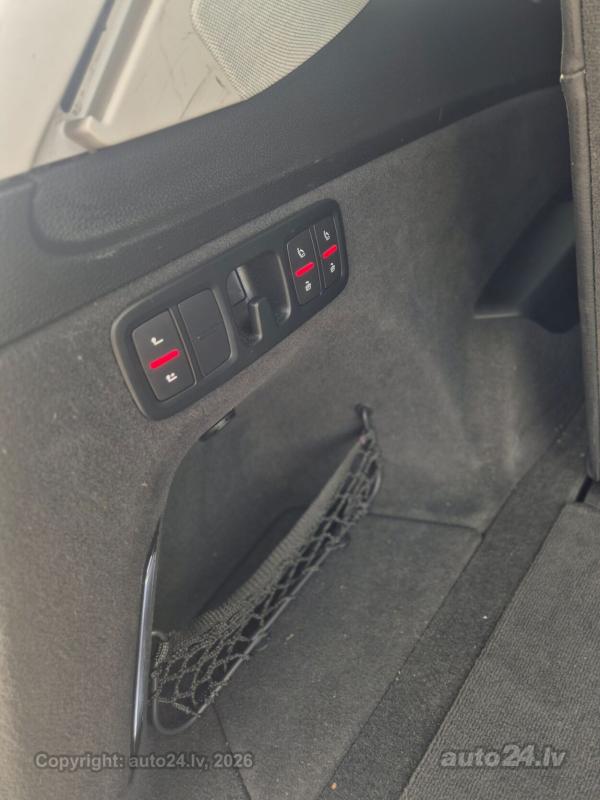 Black Audi Q7 2015 in Tartu, with an engine capacity of 3.00 L and mileage of 244 thousand km for 21999 €, photo 11 on AUTOMOTO.COM.LV