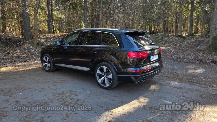 Black Audi Q7 2015 in Tallinn, with an engine capacity of 3.00 L and mileage of 350 thousand km for 16990 €, photo 4 on AUTOMOTO.COM.LV
