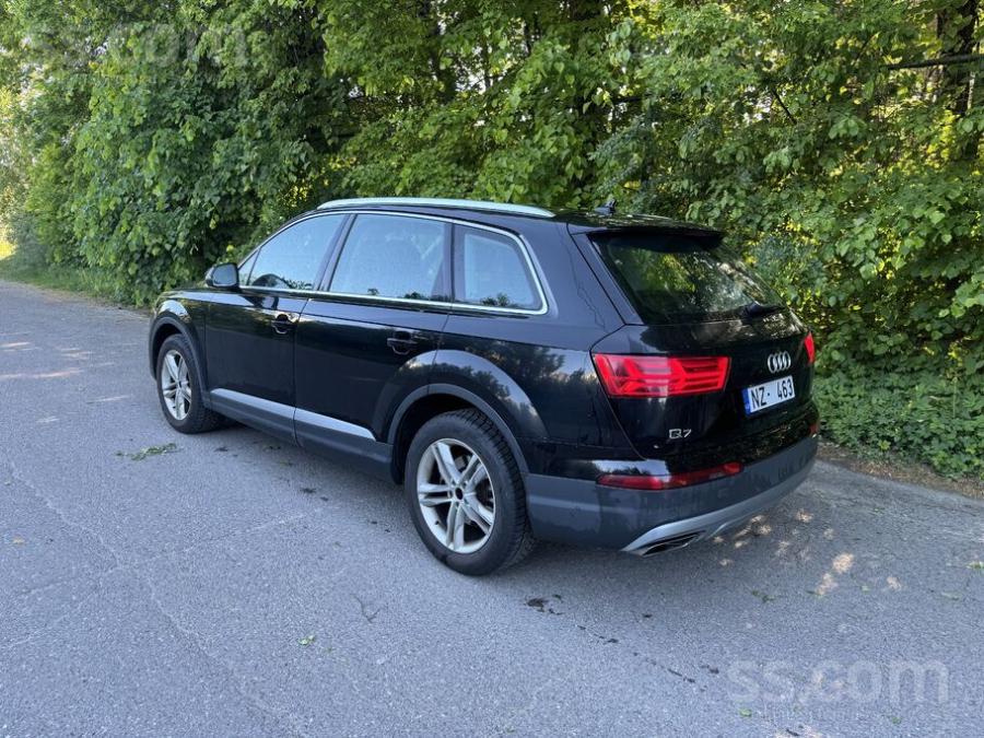 Black Audi Q7 2015 in Riga, with an engine capacity of 3.00 L and mileage of 191 thousand km for 17999 €, photo 3 on AUTOMOTO.COM.LV