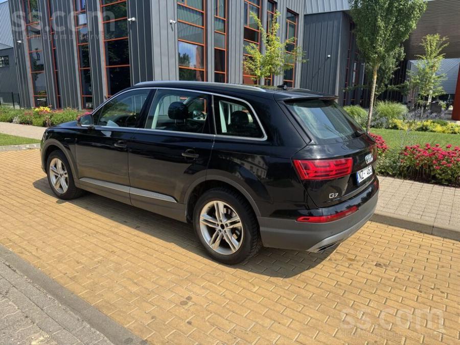 Black Audi Q7 2015 in Riga, with an engine capacity of 3.00 L and mileage of 192 thousand km for 17499 €, photo 4 on AUTOMOTO.COM.LV