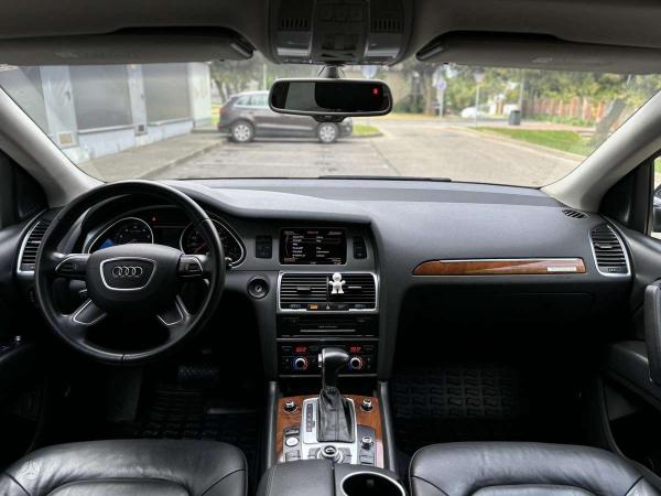 Black Audi Q7 2015 in Marijampole, with an engine capacity of 3.00 L and mileage of 117 thousand km for 15000 €, photo 9 on AUTOMOTO.COM.LV