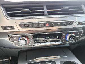 Black Audi Q7 2015 in Vilnius, with an engine capacity of 2.97 L and mileage of 212 thousand km for 22800 €, photo 35 on AUTOMOTO.COM.LV