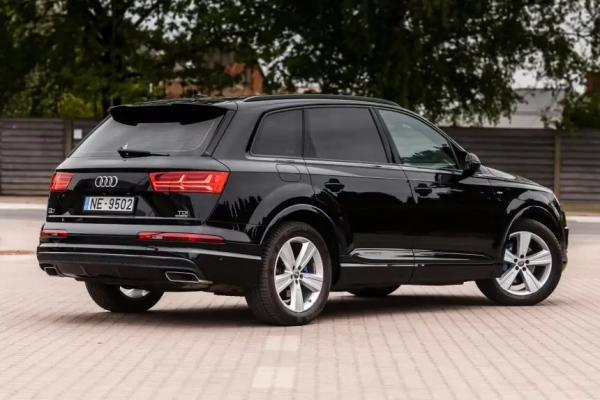 Black Audi Q7 2015 in Jelgava, with an engine capacity of 3.00 L and mileage of 169 thousand km for 29990 €, photo 4 on AUTOMOTO.COM.LV