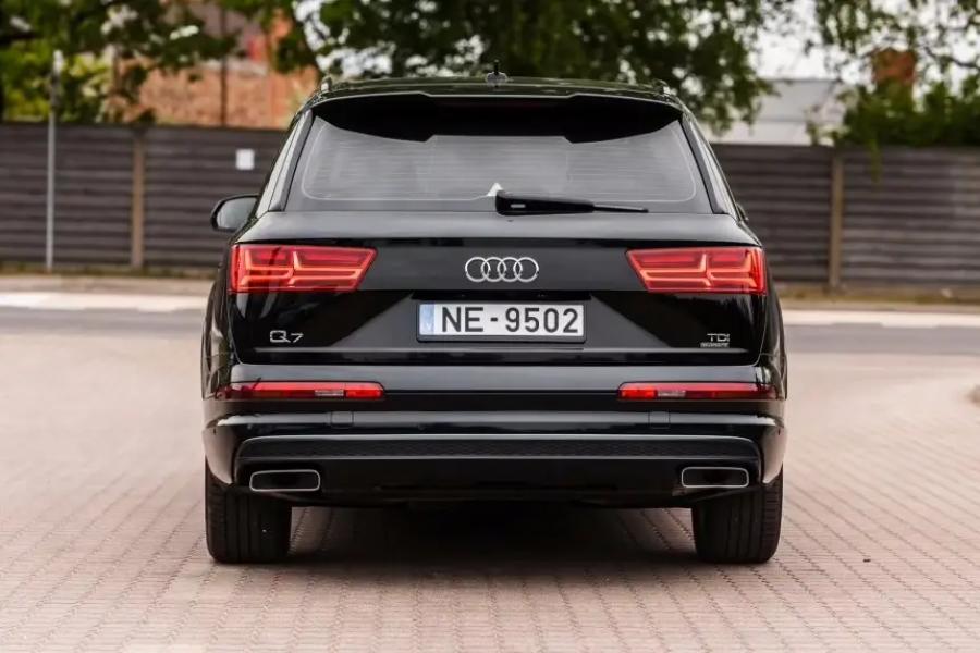 Black Audi Q7 2015 in Jelgava, with an engine capacity of 3.00 L and mileage of 169 thousand km for 29990 €, photo 6 on AUTOMOTO.COM.LV