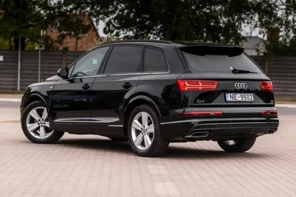 Black Audi Q7 2015 in Jelgava, with an engine capacity of 3.00 L and mileage of 169 thousand km for 29990 €, photo 6 on AUTOMOTO.COM.LV