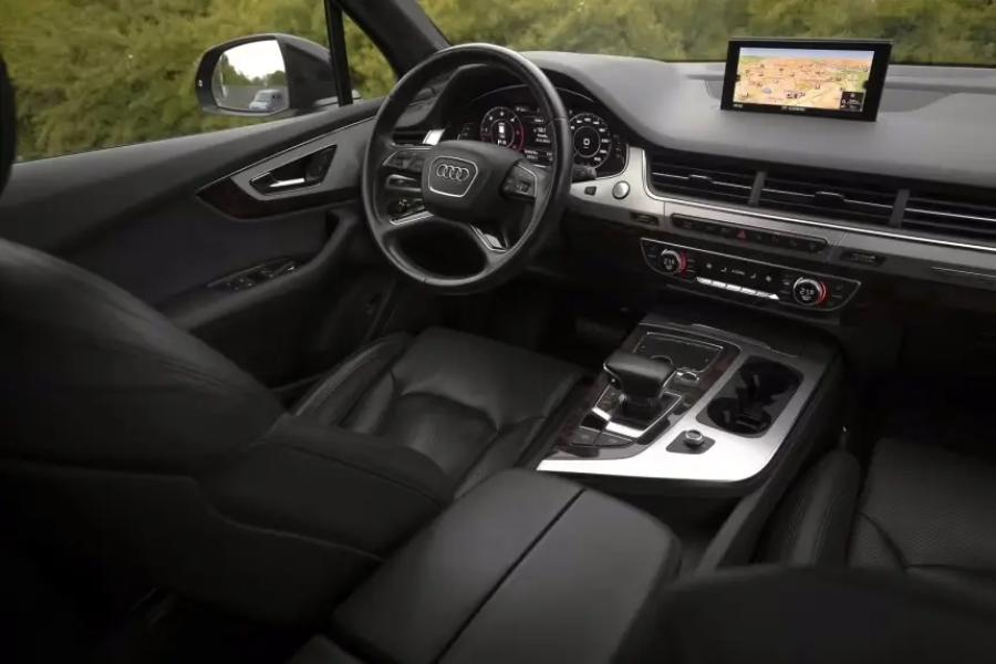 Black Audi Q7 2015 in Jelgava, with an engine capacity of 3.00 L and mileage of 169 thousand km for 29990 €, photo 8 on AUTOMOTO.COM.LV
