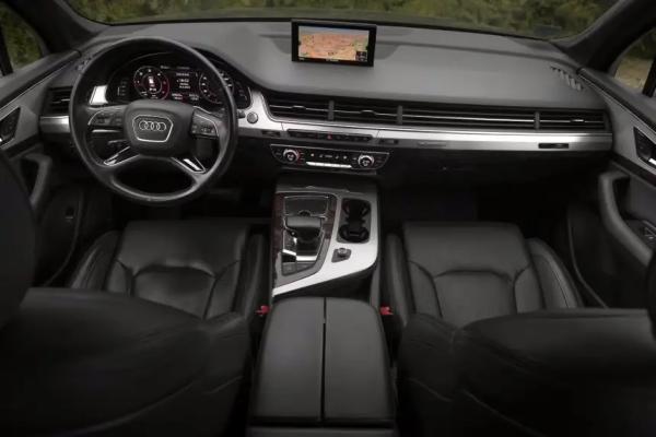 Black Audi Q7 2015 in Jelgava, with an engine capacity of 3.00 L and mileage of 169 thousand km for 29990 €, photo 8 on AUTOMOTO.COM.LV