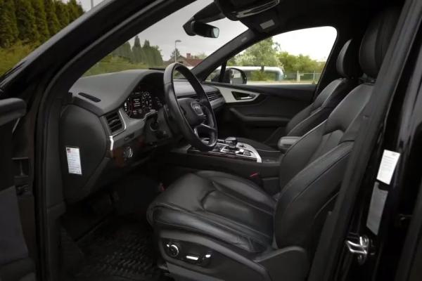 Black Audi Q7 2015 in Jelgava, with an engine capacity of 3.00 L and mileage of 169 thousand km for 29990 €, photo 9 on AUTOMOTO.COM.LV