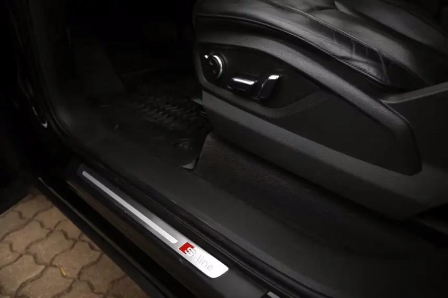 Black Audi Q7 2015 in Jelgava, with an engine capacity of 3.00 L and mileage of 169 thousand km for 29990 €, photo 11 on AUTOMOTO.COM.LV