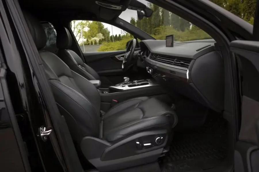 Black Audi Q7 2015 in Jelgava, with an engine capacity of 3.00 L and mileage of 169 thousand km for 29990 €, photo 20 on AUTOMOTO.COM.LV