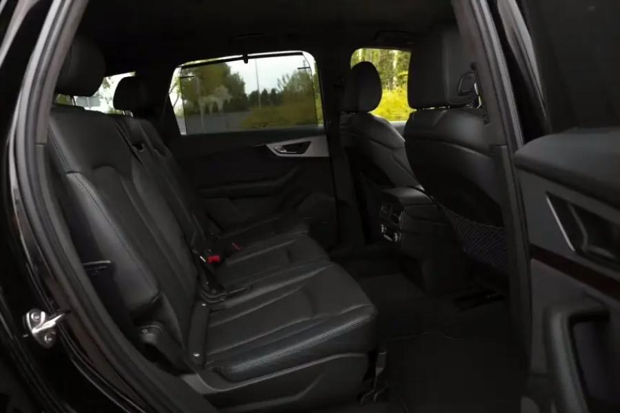 Black Audi Q7 2015 in Jelgava, with an engine capacity of 3.00 L and mileage of 169 thousand km for 29990 €, photo 23 on AUTOMOTO.COM.LV