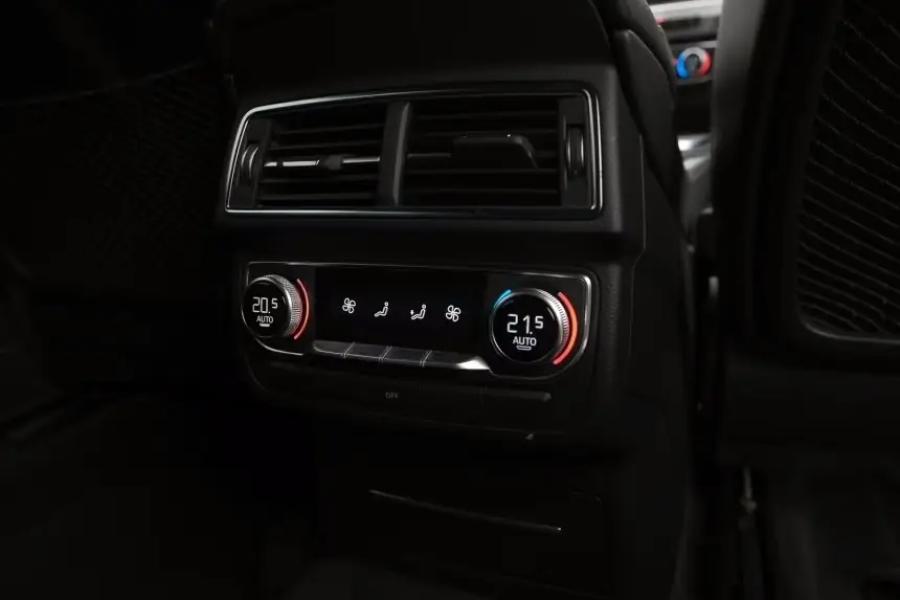 Black Audi Q7 2015 in Jelgava, with an engine capacity of 3.00 L and mileage of 169 thousand km for 29990 €, photo 24 on AUTOMOTO.COM.LV