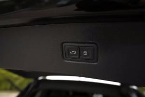 Black Audi Q7 2015 in Jelgava, with an engine capacity of 3.00 L and mileage of 169 thousand km for 29990 €, photo 26 on AUTOMOTO.COM.LV