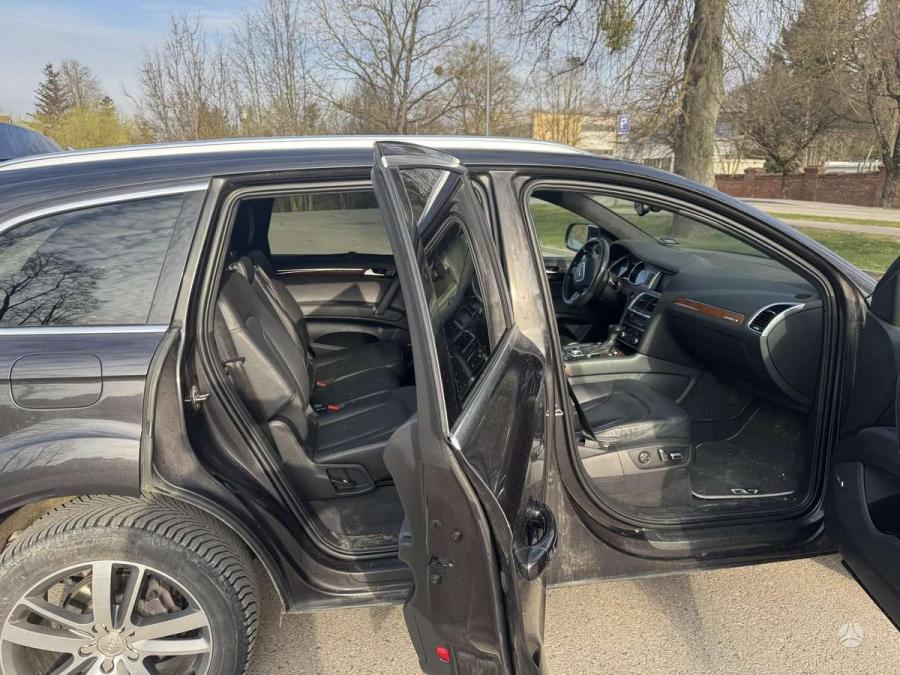 Black Audi Q7 2015 in Kaunas, with an engine capacity of 2.97 L and mileage of 278 thousand km for 8500 €, photo 6 on AUTOMOTO.COM.LV