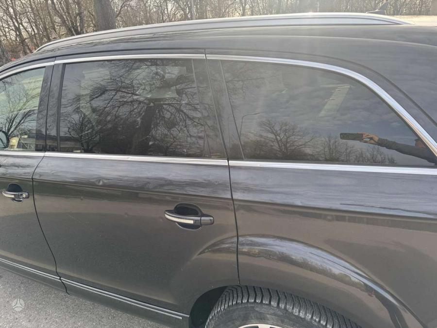 Black Audi Q7 2015 in Kaunas, with an engine capacity of 2.97 L and mileage of 278 thousand km for 8500 €, photo 12 on AUTOMOTO.COM.LV