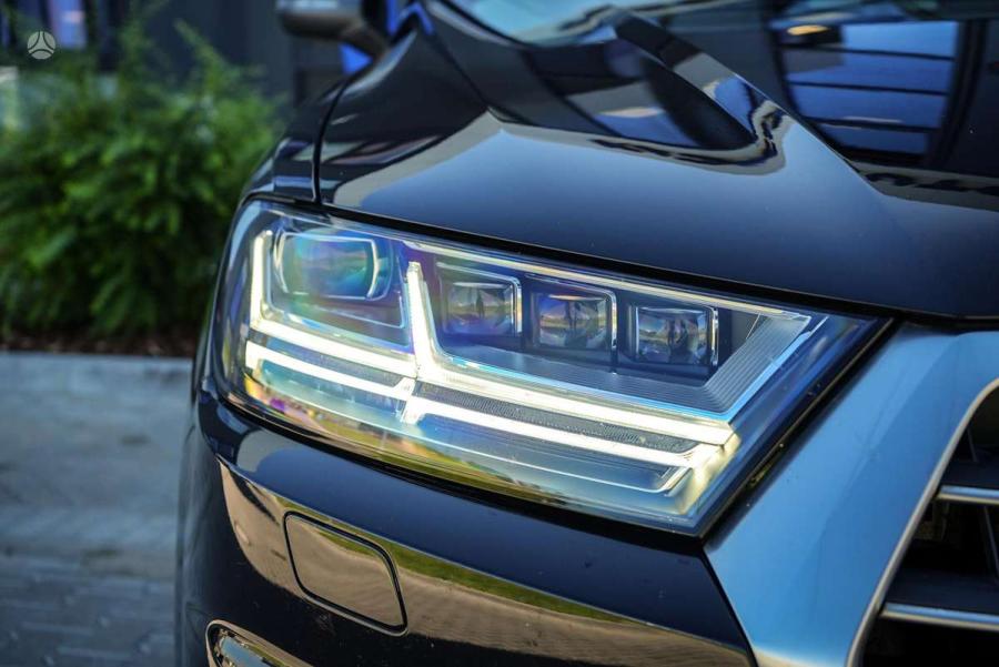 Black Audi Q7 2015 in Kaunas, with an engine capacity of 2.97 L and mileage of 239 thousand km for 22950 €, photo 8 on AUTOMOTO.COM.LV