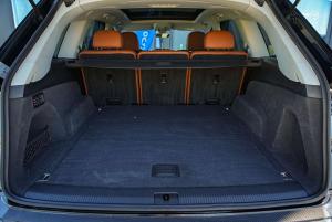 Black Audi Q7 2015 in Kaunas, with an engine capacity of 2.97 L and mileage of 239 thousand km for 22950 €, photo 16 on AUTOMOTO.COM.LV