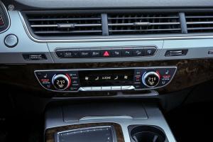Black Audi Q7 2015 in Kaunas, with an engine capacity of 2.97 L and mileage of 239 thousand km for 22950 €, photo 23 on AUTOMOTO.COM.LV