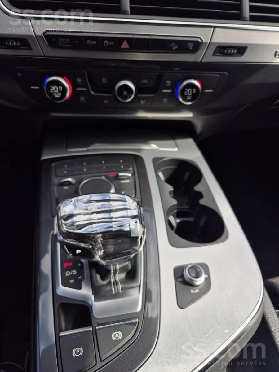 Black Audi Q7 2015 in Riga, with an engine capacity of 3.00 L and mileage of 157 thousand km for 17990 €, photo 17 on AUTOMOTO.COM.LV