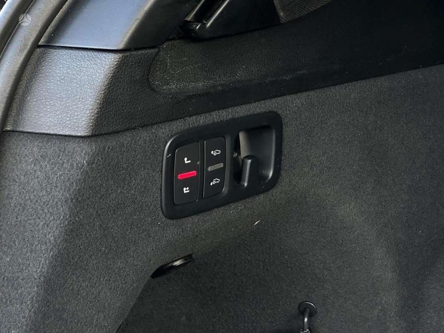Black Audi Q7 2015 in Vilnius, with an engine capacity of 2.97 L and mileage of 190 thousand km for 24999 €, photo 8 on AUTOMOTO.COM.LV