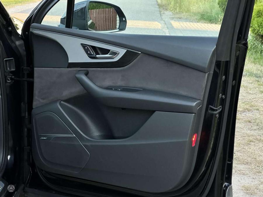 Black Audi Q7 2015 in Vilnius, with an engine capacity of 2.97 L and mileage of 190 thousand km for 24999 €, photo 15 on AUTOMOTO.COM.LV