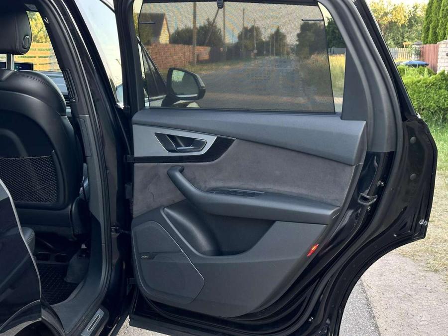 Black Audi Q7 2015 in Vilnius, with an engine capacity of 2.97 L and mileage of 190 thousand km for 24999 €, photo 19 on AUTOMOTO.COM.LV