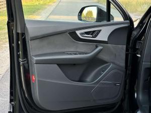 Black Audi Q7 2015 in Vilnius, with an engine capacity of 2.97 L and mileage of 190 thousand km for 24999 €, photo 25 on AUTOMOTO.COM.LV
