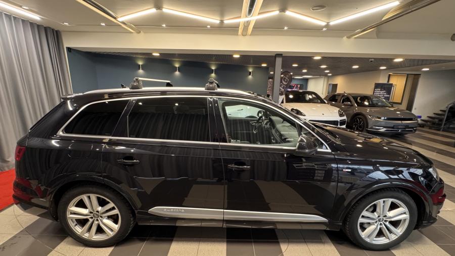 Melns Audi Q7 2015 Rīga, ar dzinēja tilpumu 3.00 L un nobraukumu 320 tūkst. km par 18990 €, foto 4 vietnē AUTOMOTO.COM.LV