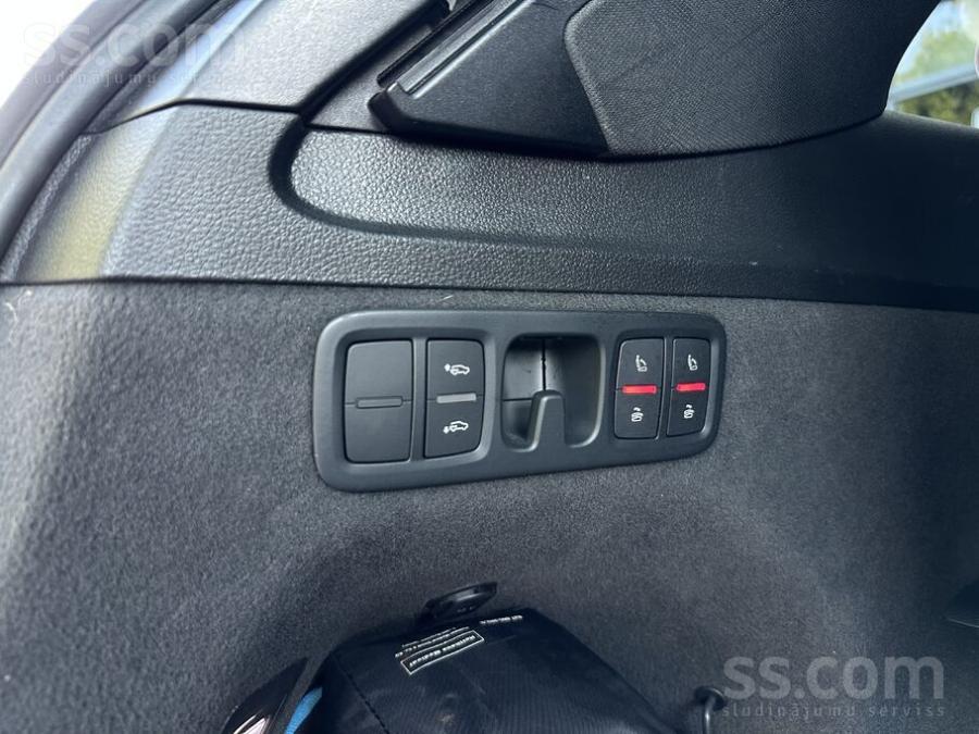 Black Audi Q7 2015 in Jelgava, with an engine capacity of 3.00 L and mileage of 233 thousand km for 24900 €, photo 31 on AUTOMOTO.COM.LV