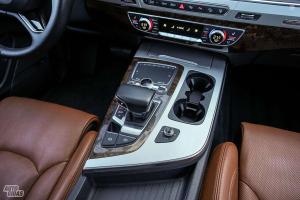 Black Audi Q7 2015 in Kaunas, with an engine capacity of 3.00 L and mileage of 239 thousand km for 22950 €, photo 24 on AUTOMOTO.COM.LV