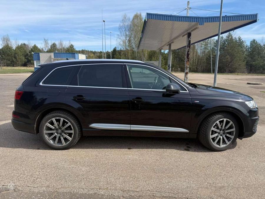 Black Audi Q7 2015 in Daugavpils, with an engine capacity of 2.97 L and mileage of 260 thousand km for 20700 €, photo 6 on AUTOMOTO.COM.LV