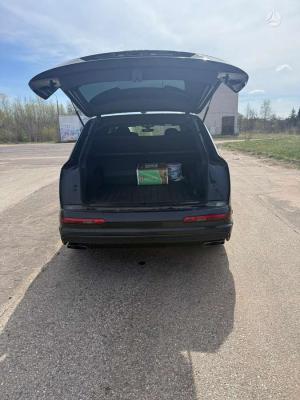 Black Audi Q7 2015 in Daugavpils, with an engine capacity of 2.97 L and mileage of 260 thousand km for 20700 €, photo 8 on AUTOMOTO.COM.LV