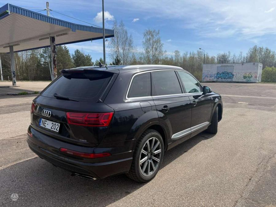 Black Audi Q7 2015 in Daugavpils, with an engine capacity of 2.97 L and mileage of 260 thousand km for 20700 €, photo 13 on AUTOMOTO.COM.LV