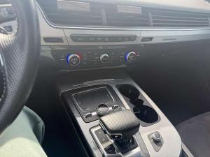 Black Audi Q7 2015 in Daugavpils, with an engine capacity of 2.97 L and mileage of 260 thousand km for 20700 €, photo 18 on AUTOMOTO.COM.LV