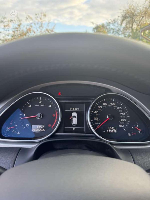 Audi Q7 2015 Viļņa vietnē Melns Audi Q7 2015 Viļņa, ar dzinēja tilpumu 2.97 L un nobraukumu 234 tūkst. km par 15700 €, foto 7 vietnē AUTOMOTO.COM.LV